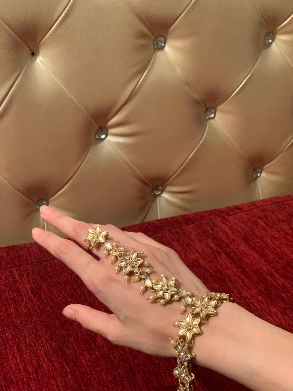 Hath Phool - Angla - Gold and white – Mystree Store